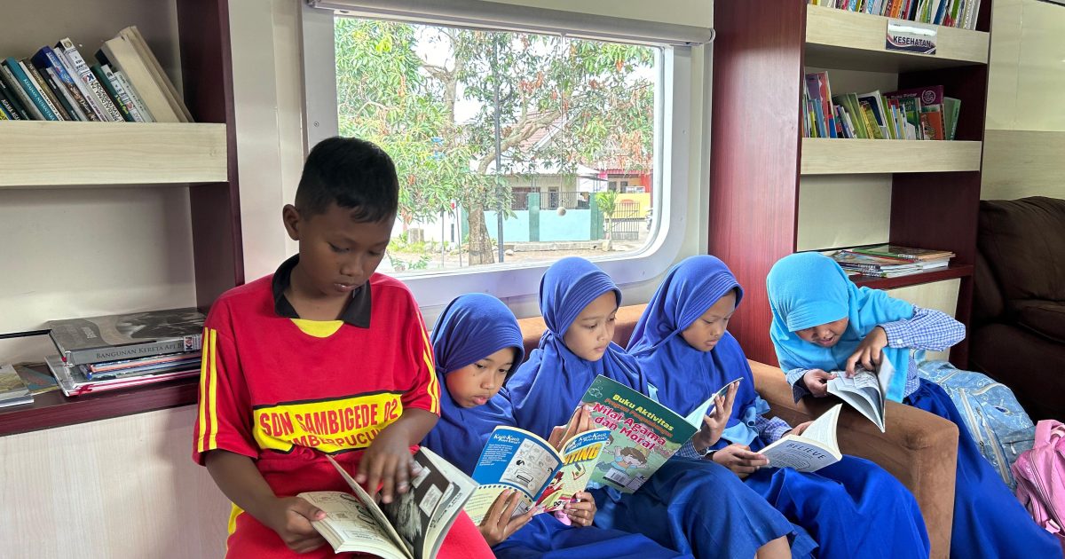KAI Hadirkan Kereta Sehat dan Pustaka di Stasiun Ngebruk Malang